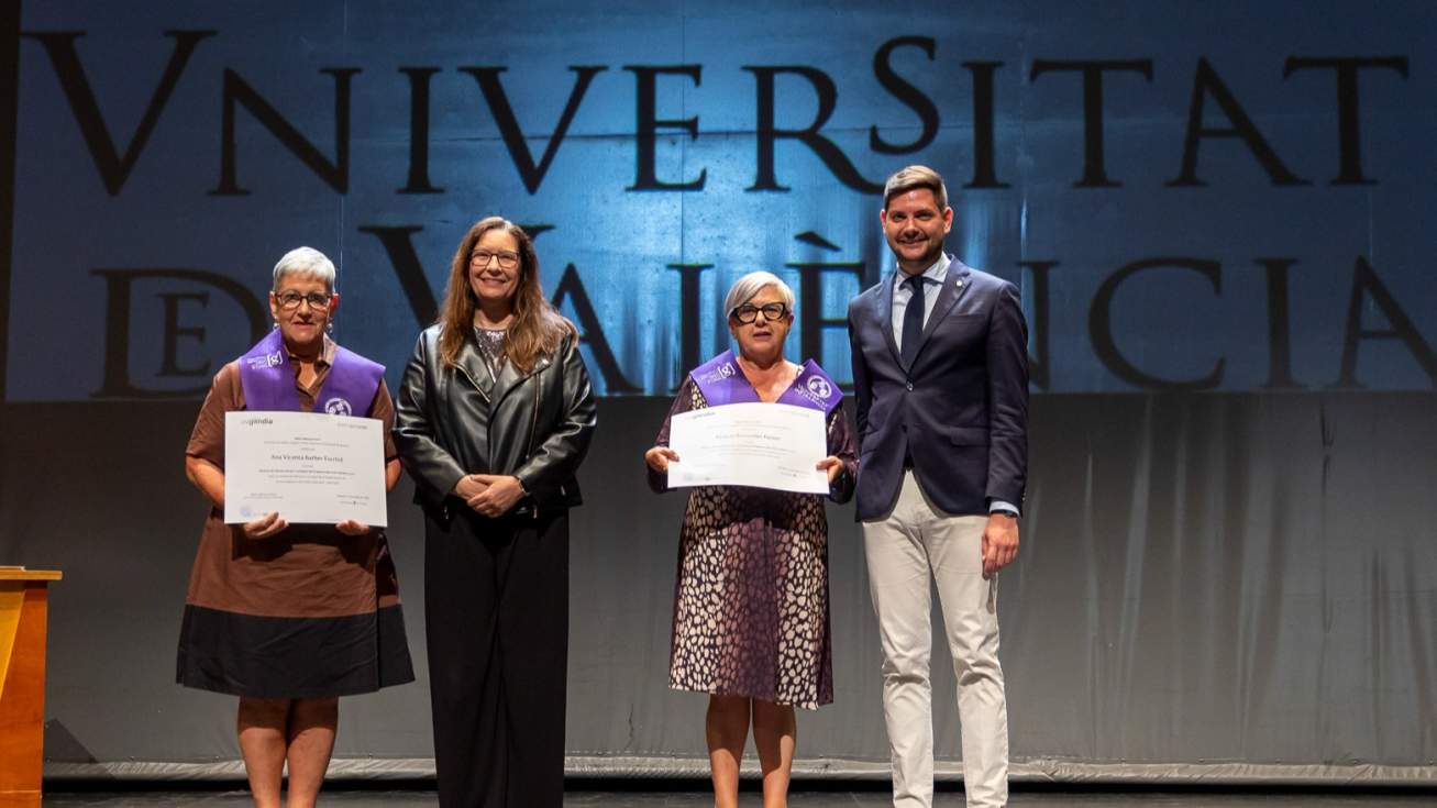 Beques i diplomes en la Nau Gran de la Universitat de València de ...
