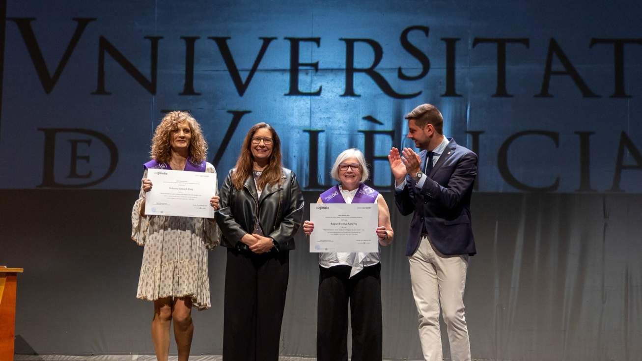 Beques i diplomes en la Nau Gran de la Universitat de València de ...